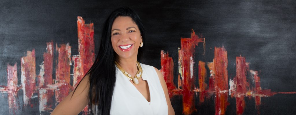 Sandra Canan: Una mujer de muchas facetas - Revista MJ